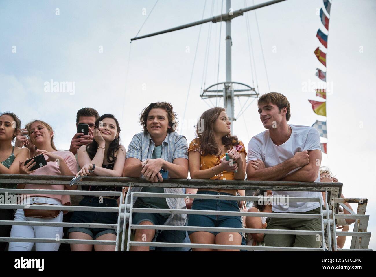 LO STAND BACIANTE 3, da sinistra: Meganne Young (mano sul mento), Joel ...