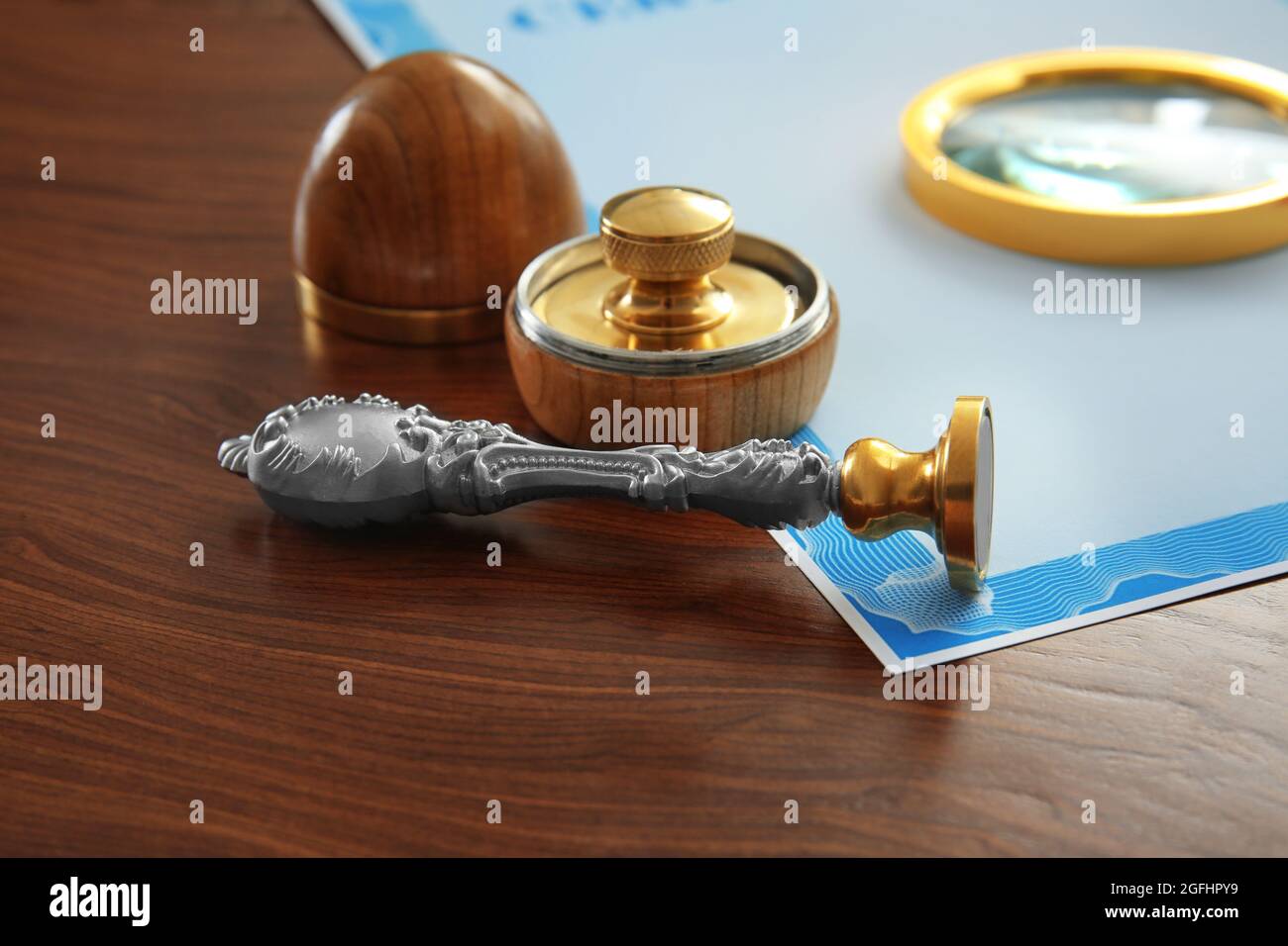 Timbro, Magnifier, il tampone di inchiostro e il documento sul pubblico ...