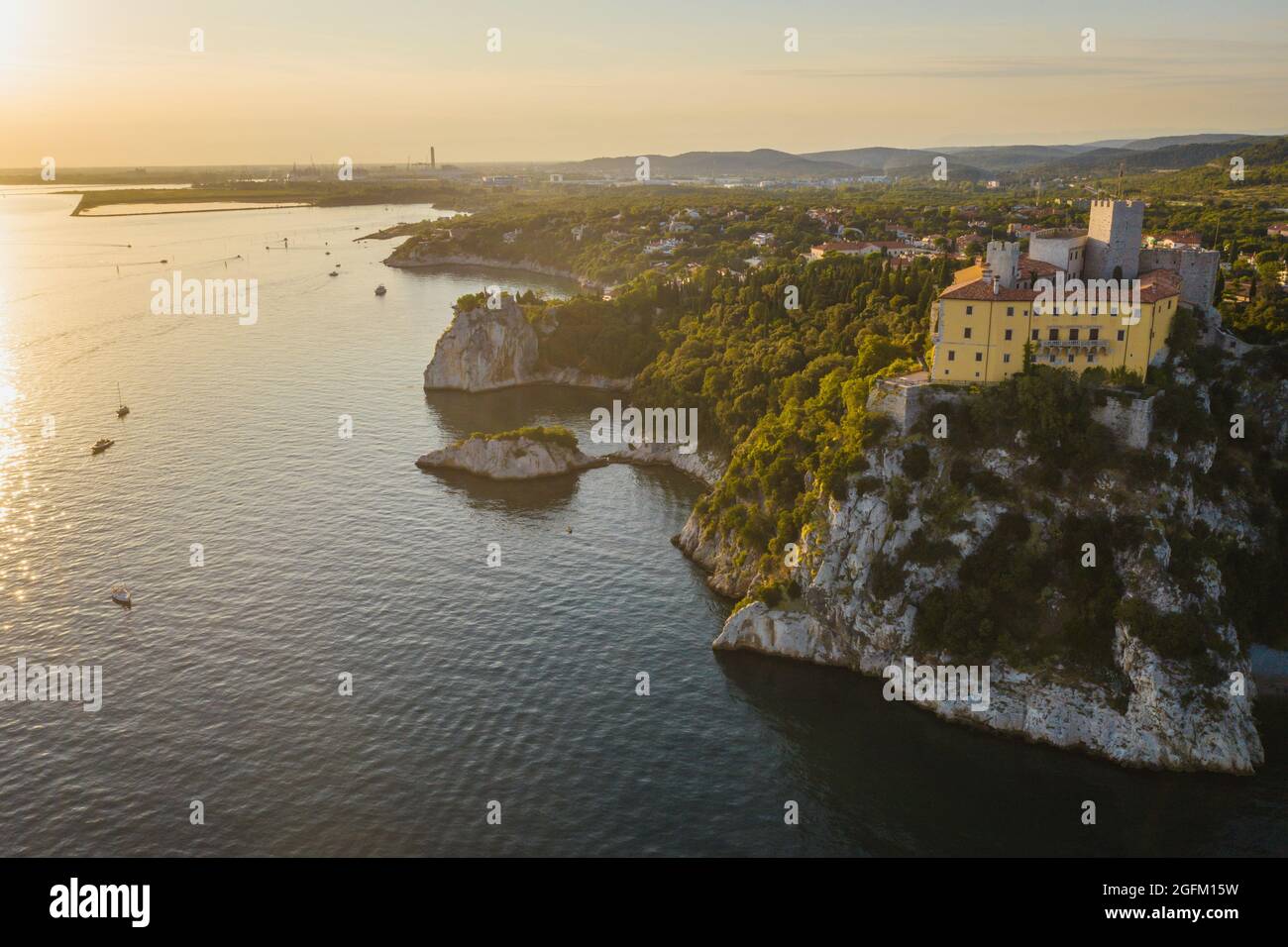 Torre castello di duino immagini e fotografie stock ad alta risoluzione ...