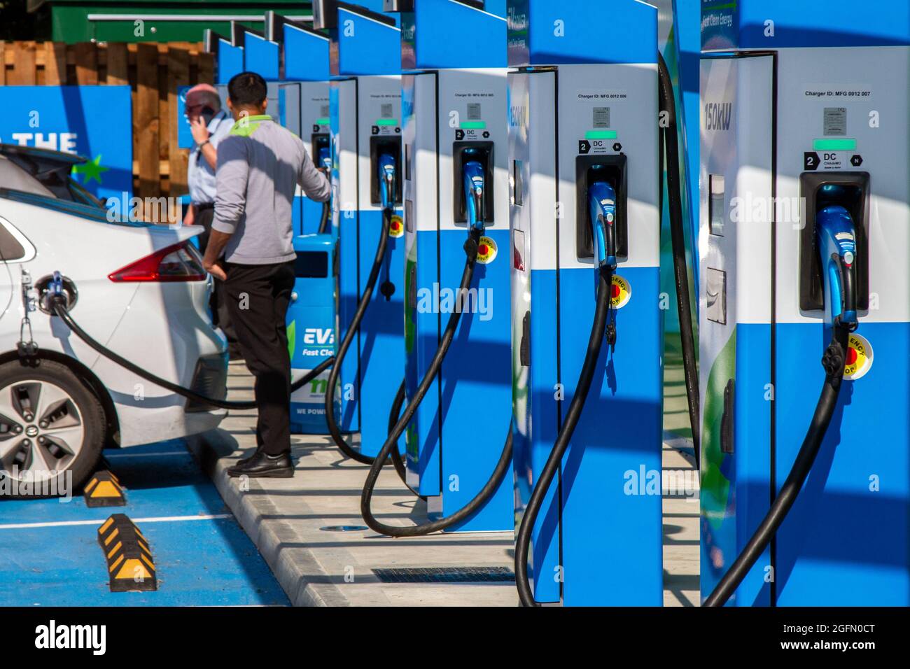 Stazione di ricarica rapida per auto elettriche uk immagini e fotografie stock ad alta ...