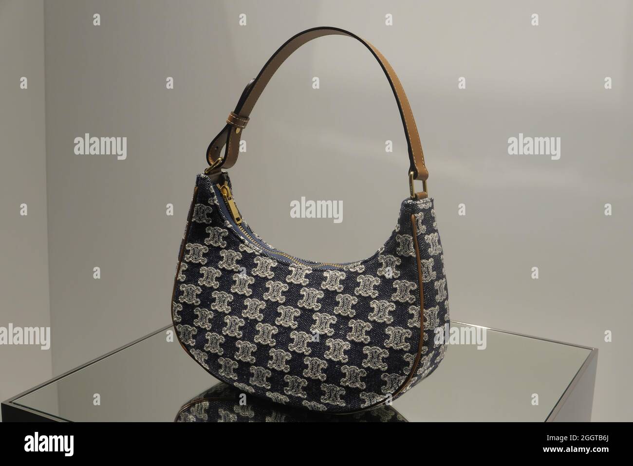 Celine bello immagini e fotografie stock ad alta risoluzione - Alamy