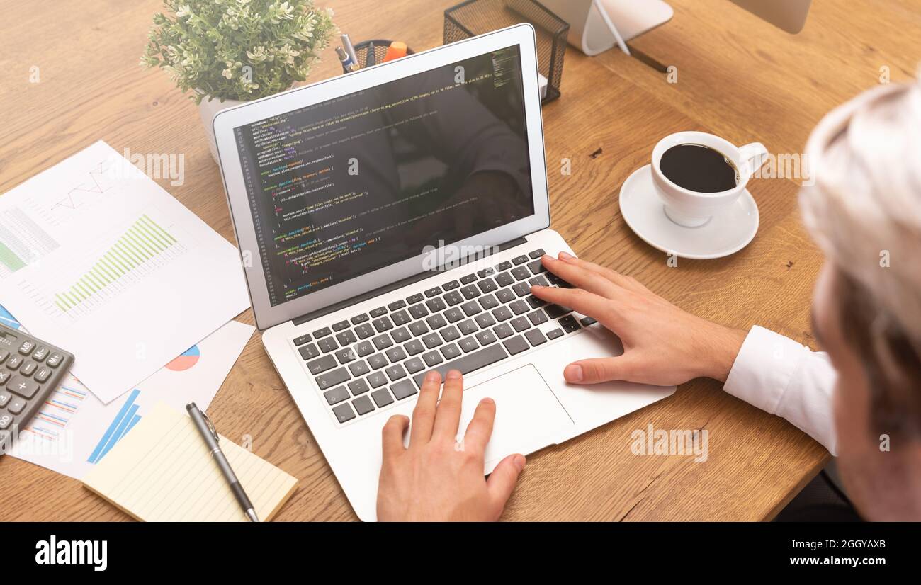 Software programmer immagini e fotografie stock ad alta risoluzione - Alamy
