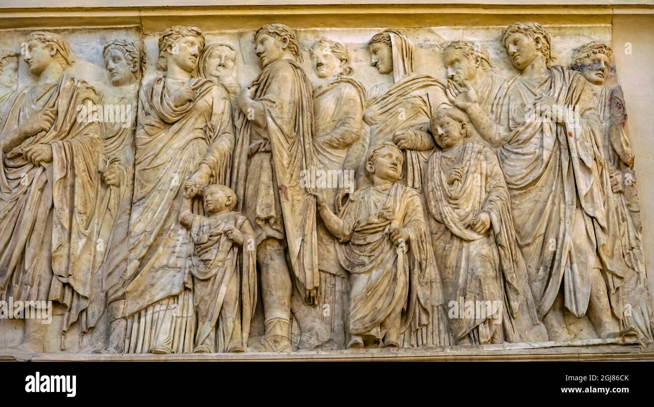 Statua della Famiglia Imperiale Ara Pacis altare di Augusto Pace, Roma ...