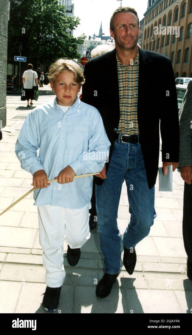 Il tennista svedese Bjorn Borg con il figlio Robin Foto stock - Alamy