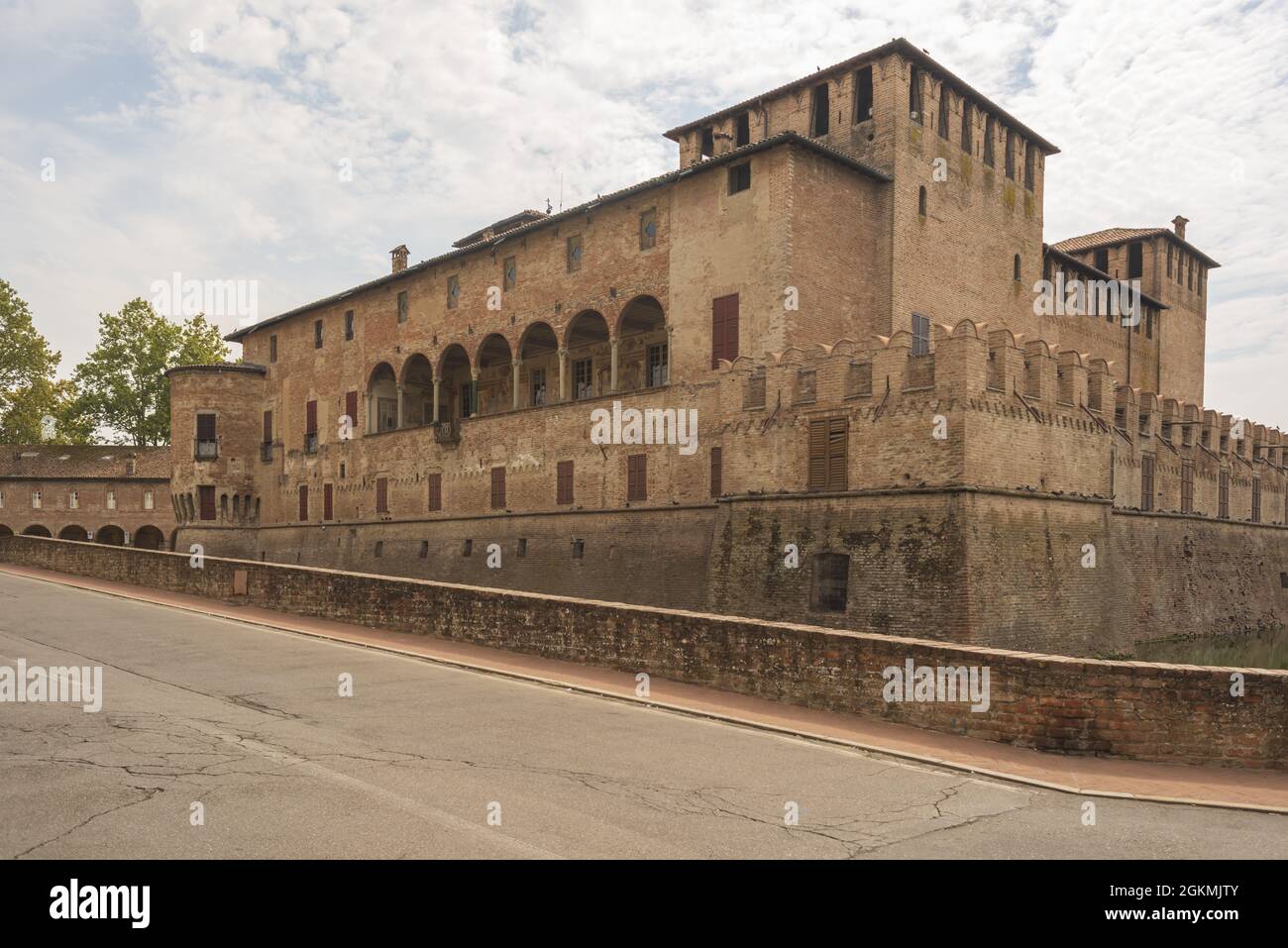 Castello feudale immagini e fotografie stock ad alta risoluzione - Alamy