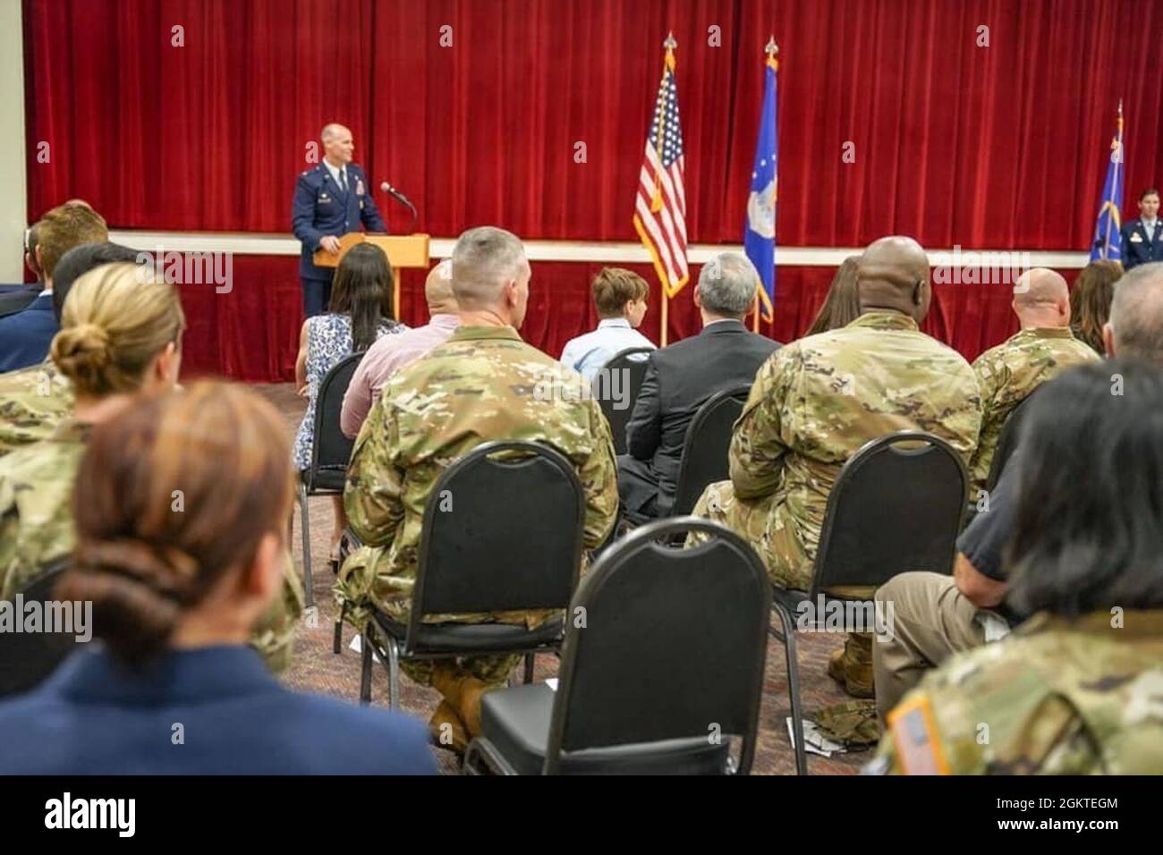Steven Anderson, 688° comandante della Cyberspace Wing, si rivolge al ...