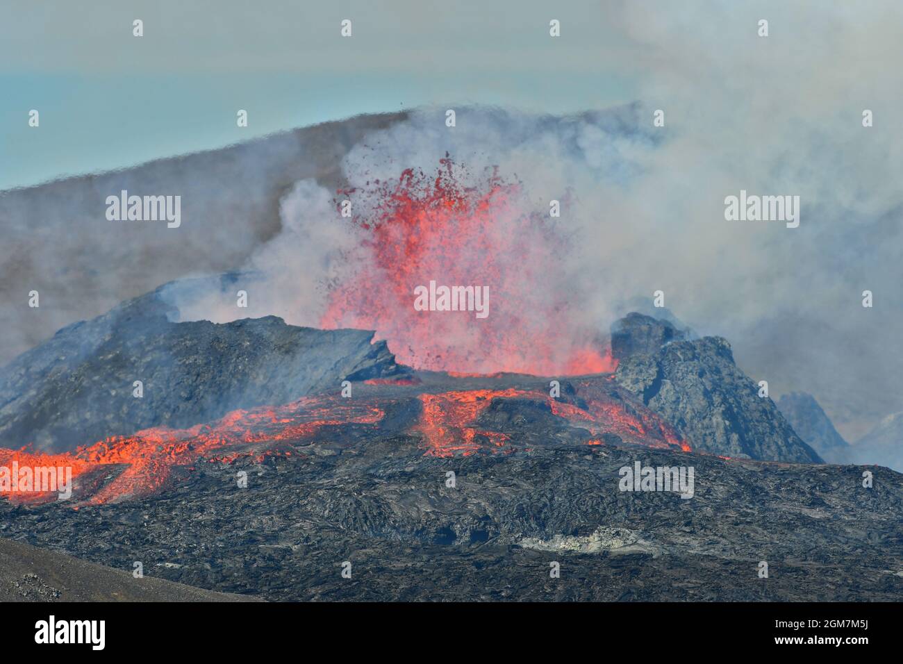 Cono del vulcano a scudo immagini e fotografie stock ad alta ...