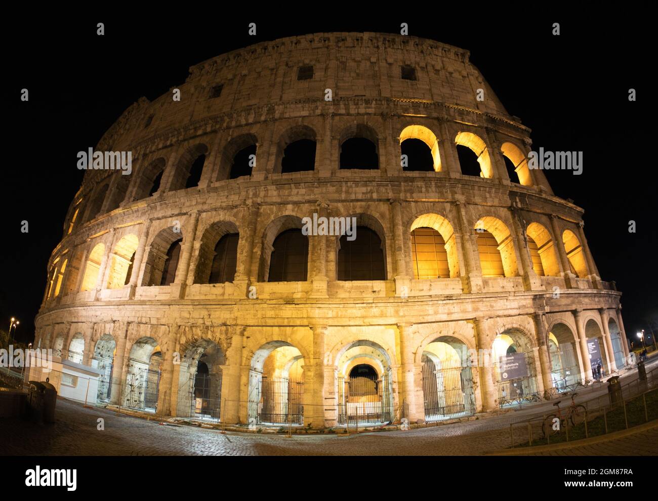 Colpo di notte del colosseo immagini e fotografie stock ad alta ...