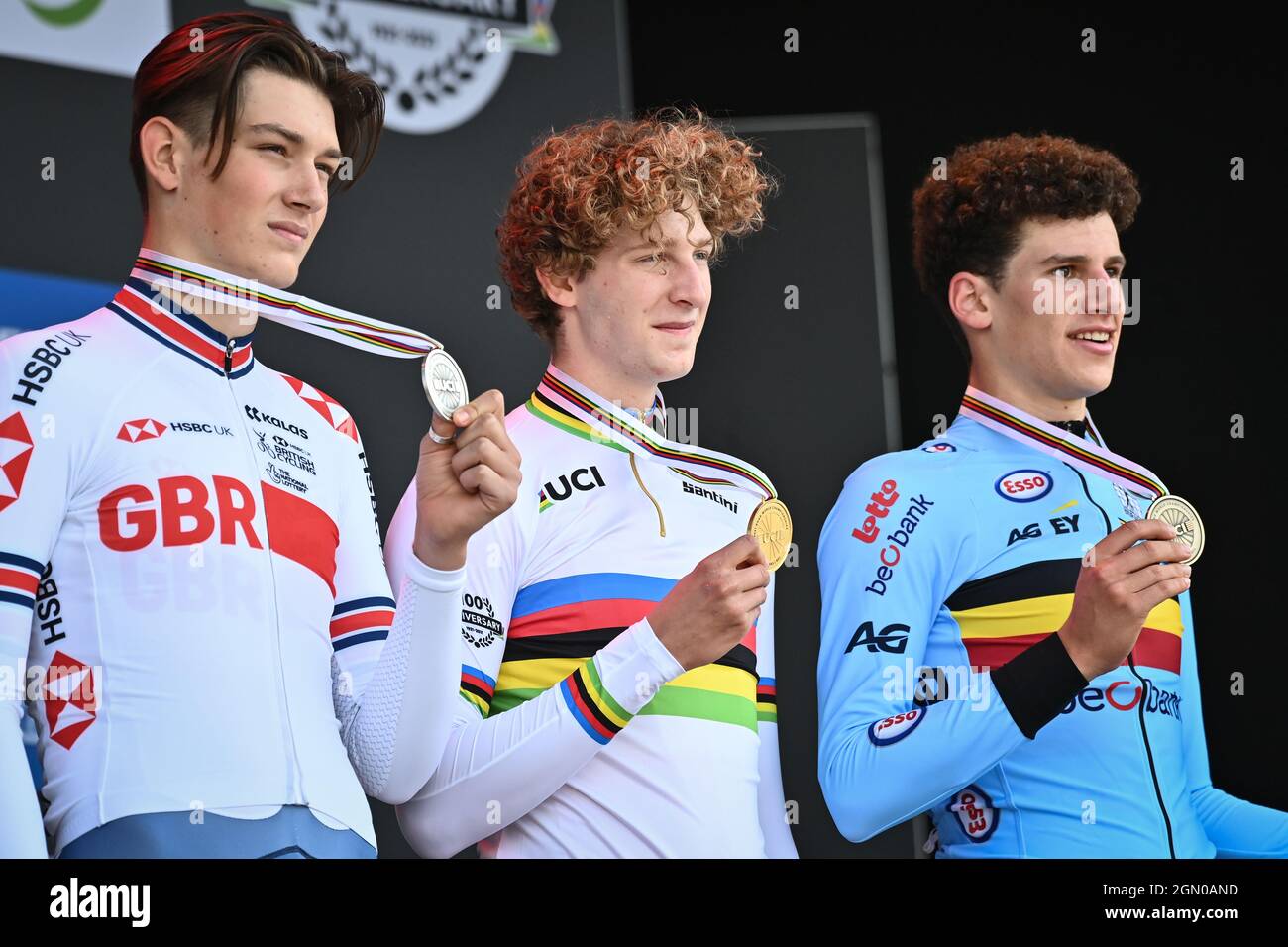 Il medaglia d'argento britannico Joshua Tarling, il medaglia d'oro ...