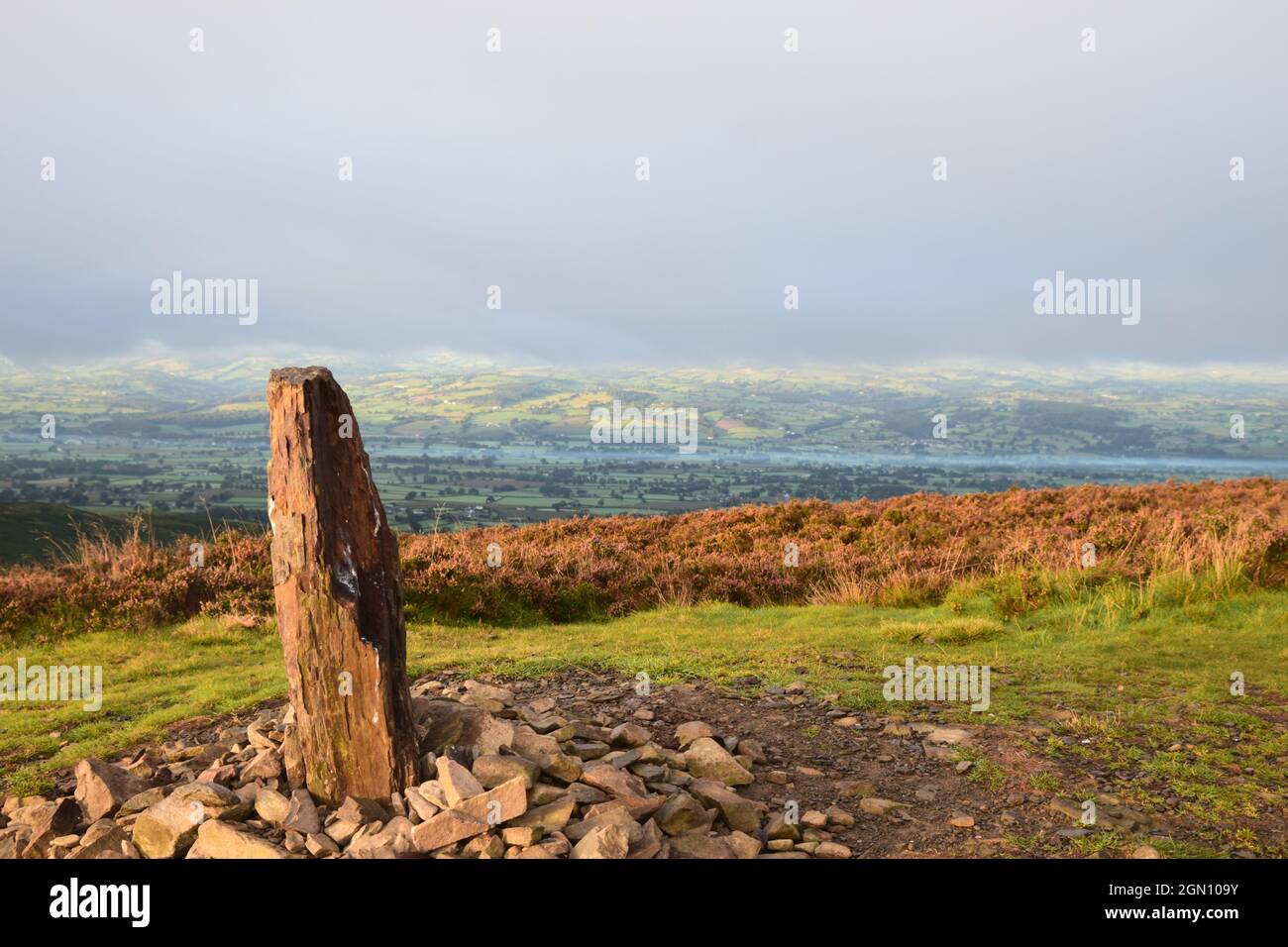 Moel arthur hillfort immagini e fotografie stock ad alta risoluzione ...