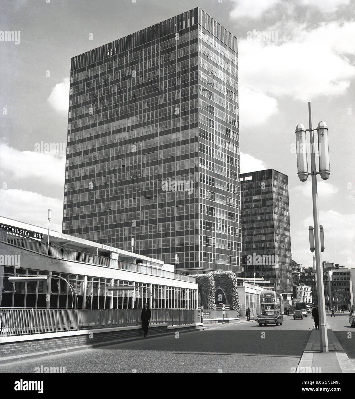 Edifici alti degli anni '60 immagini e fotografie stock ad alta ...