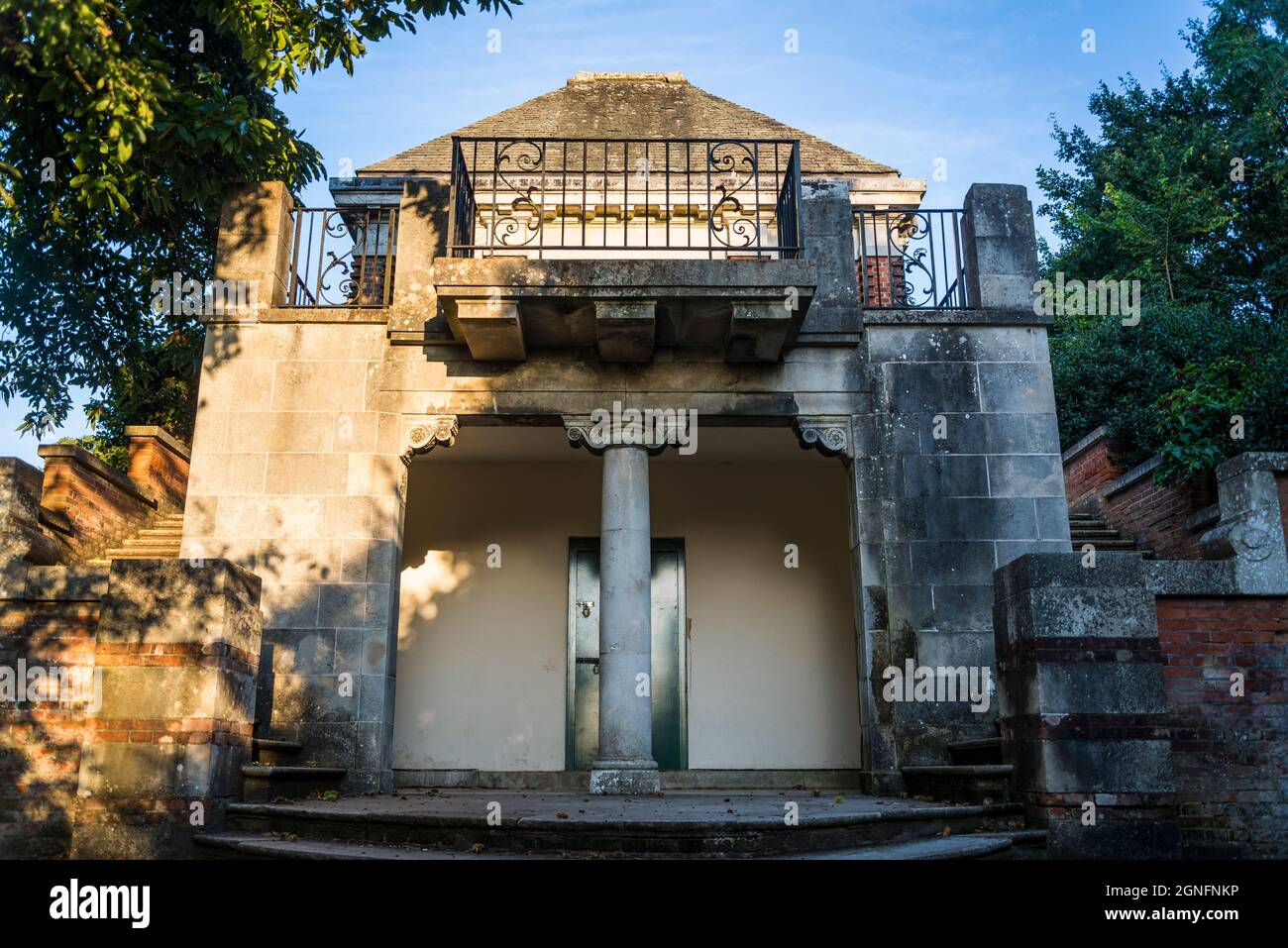 Balcone pergolato immagini e fotografie stock ad alta risoluzione - Alamy