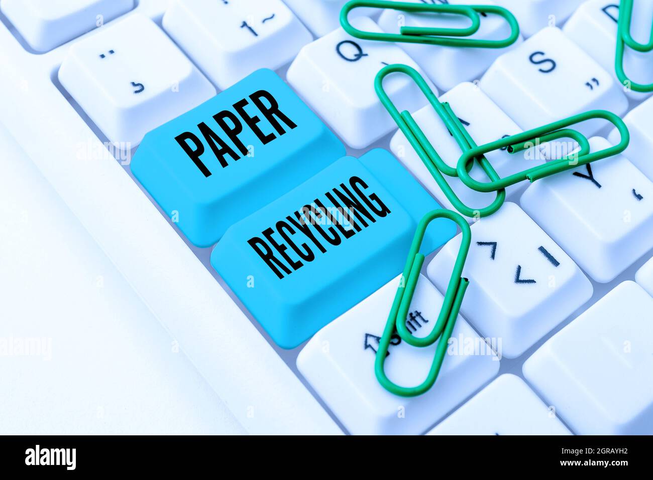 Cartello che mostra il riciclaggio della carta. Foto concettuale ...