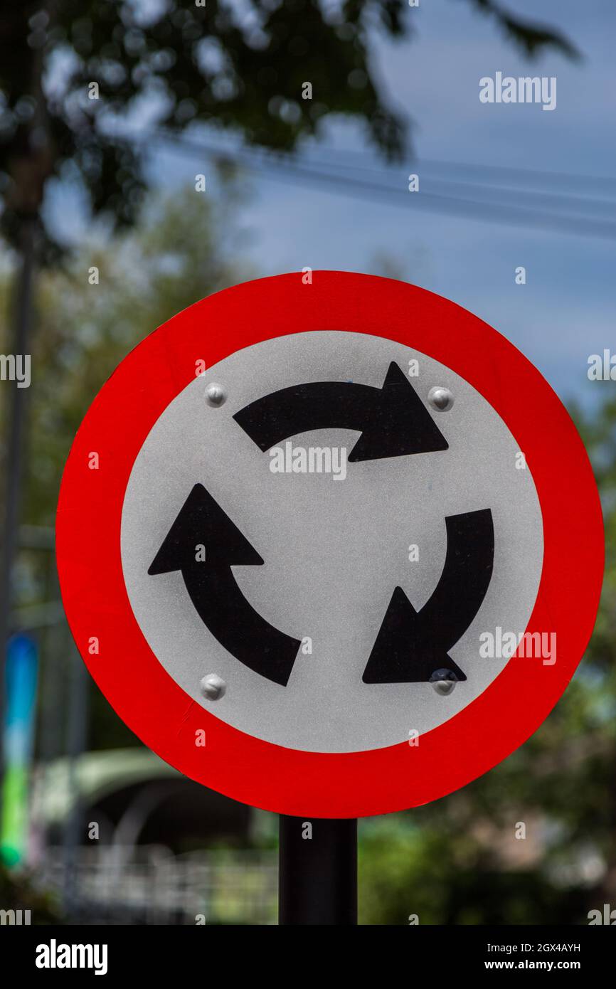 Cartello stradale rotonda immagini e fotografie stock ad alta ...