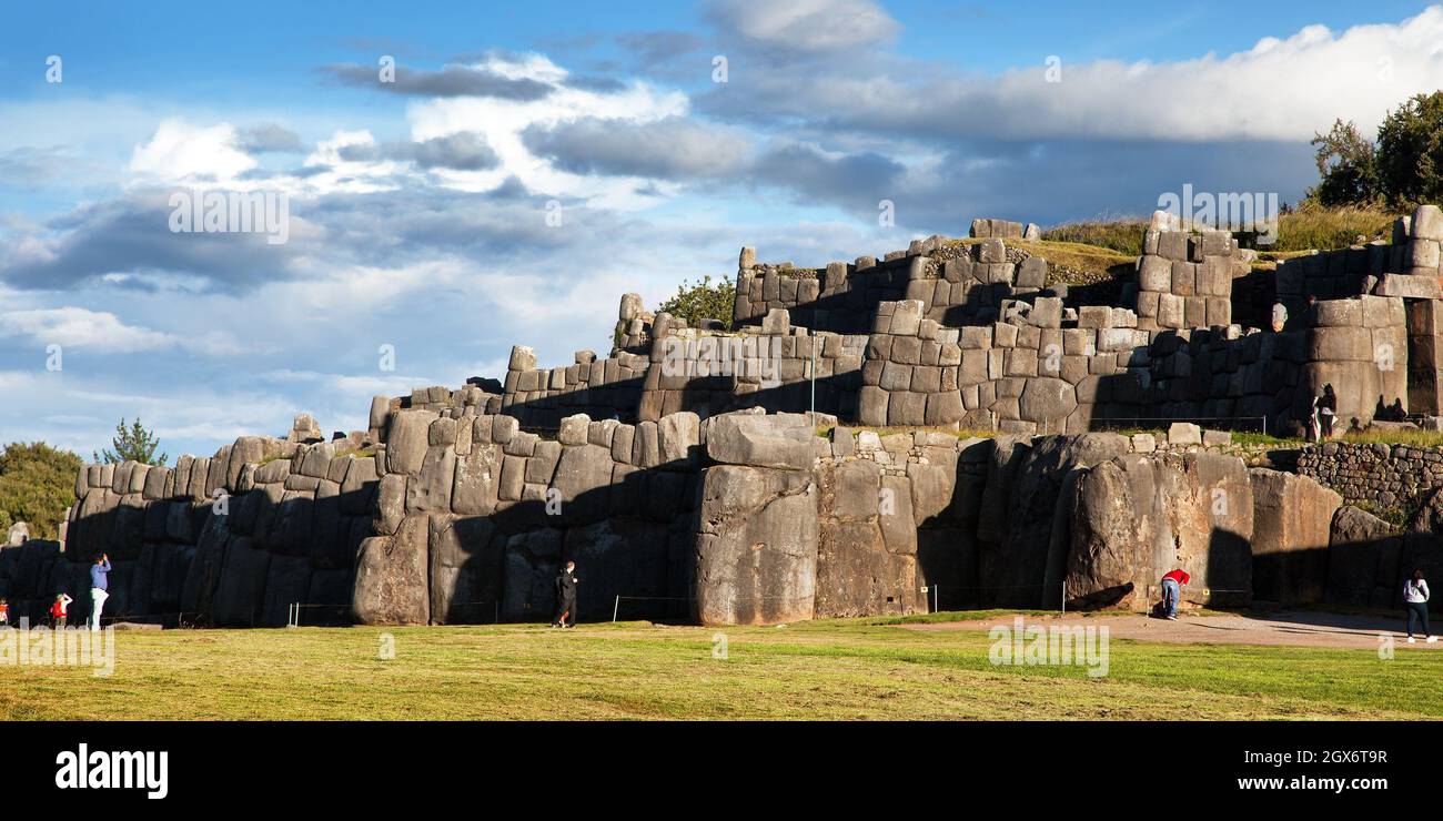 Rovine archeologiche incas immagini e fotografie stock ad alta ...