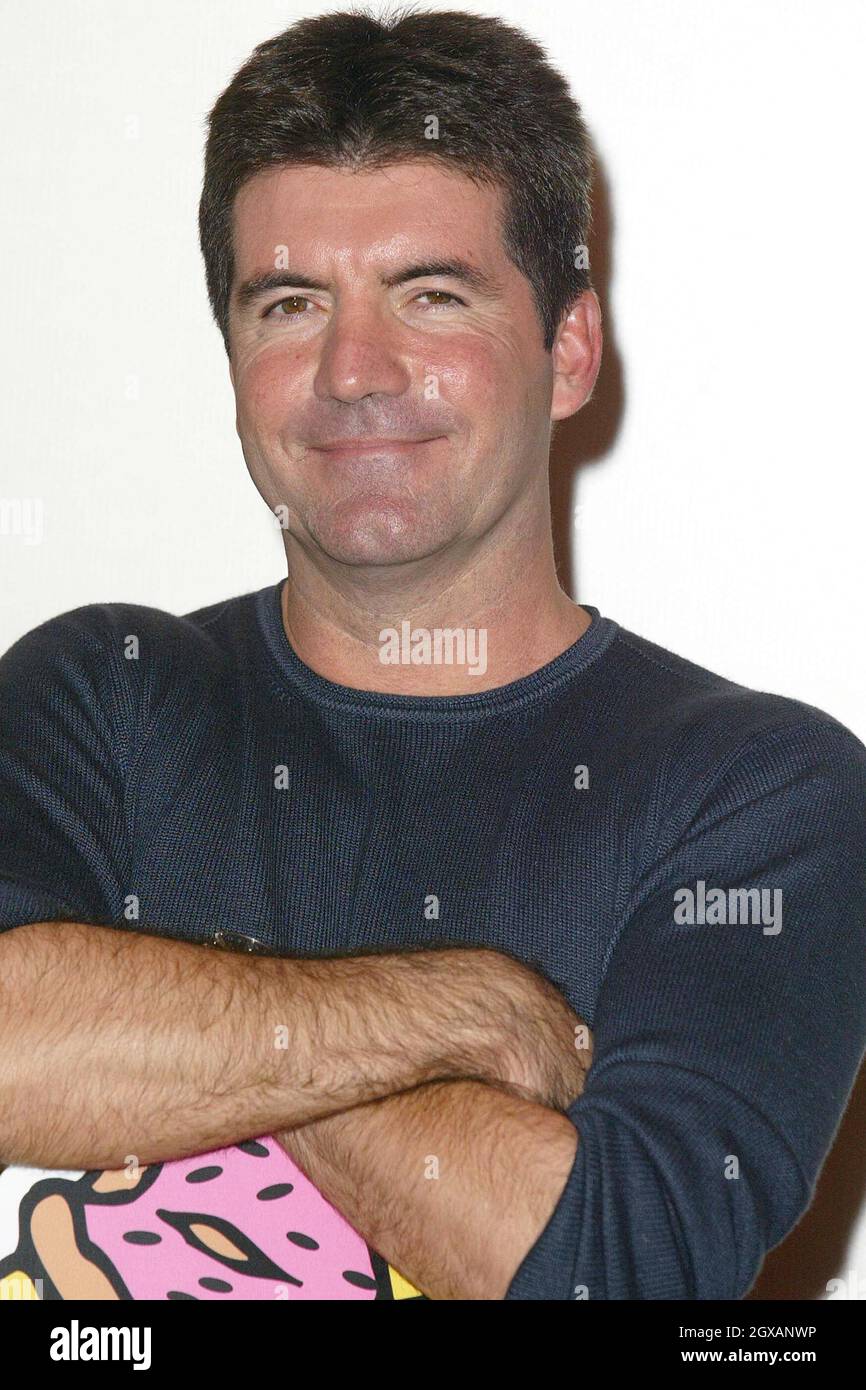 Simon Cowell, qui raffigurato in una fotocellula Simpsons a Londra, è ...