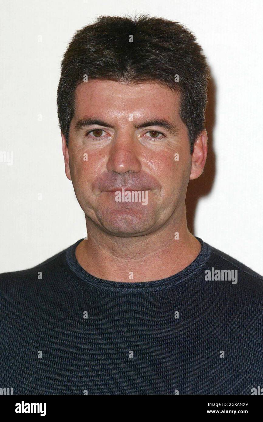 Simon Cowell, qui raffigurato in una fotocellula Simpsons a Londra, è ...