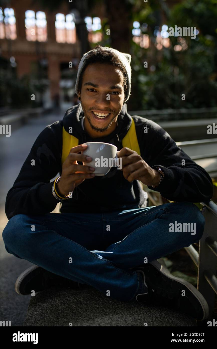 Vista laterale dei trefoli di combinatori etnici maschili focalizzati ...