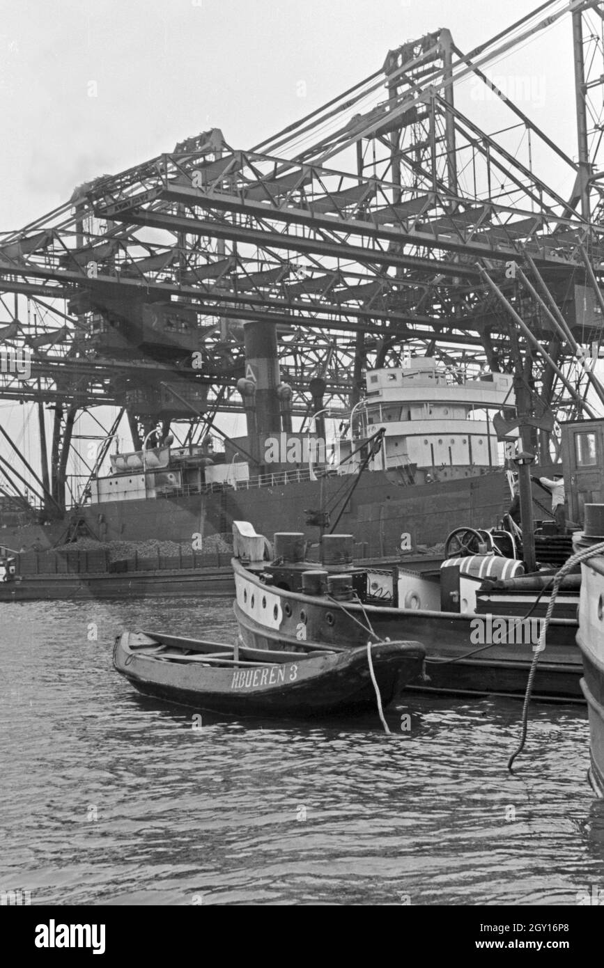 Ein Schiff in der Werft der Nordseewerke im Hafen von Emden ...