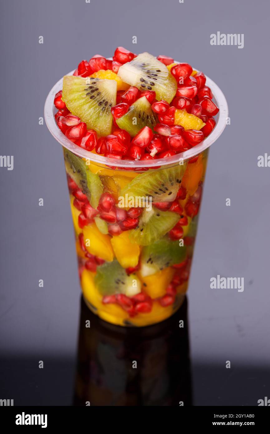 Frutta tagliata mista immagini e fotografie stock ad alta risoluzione ...