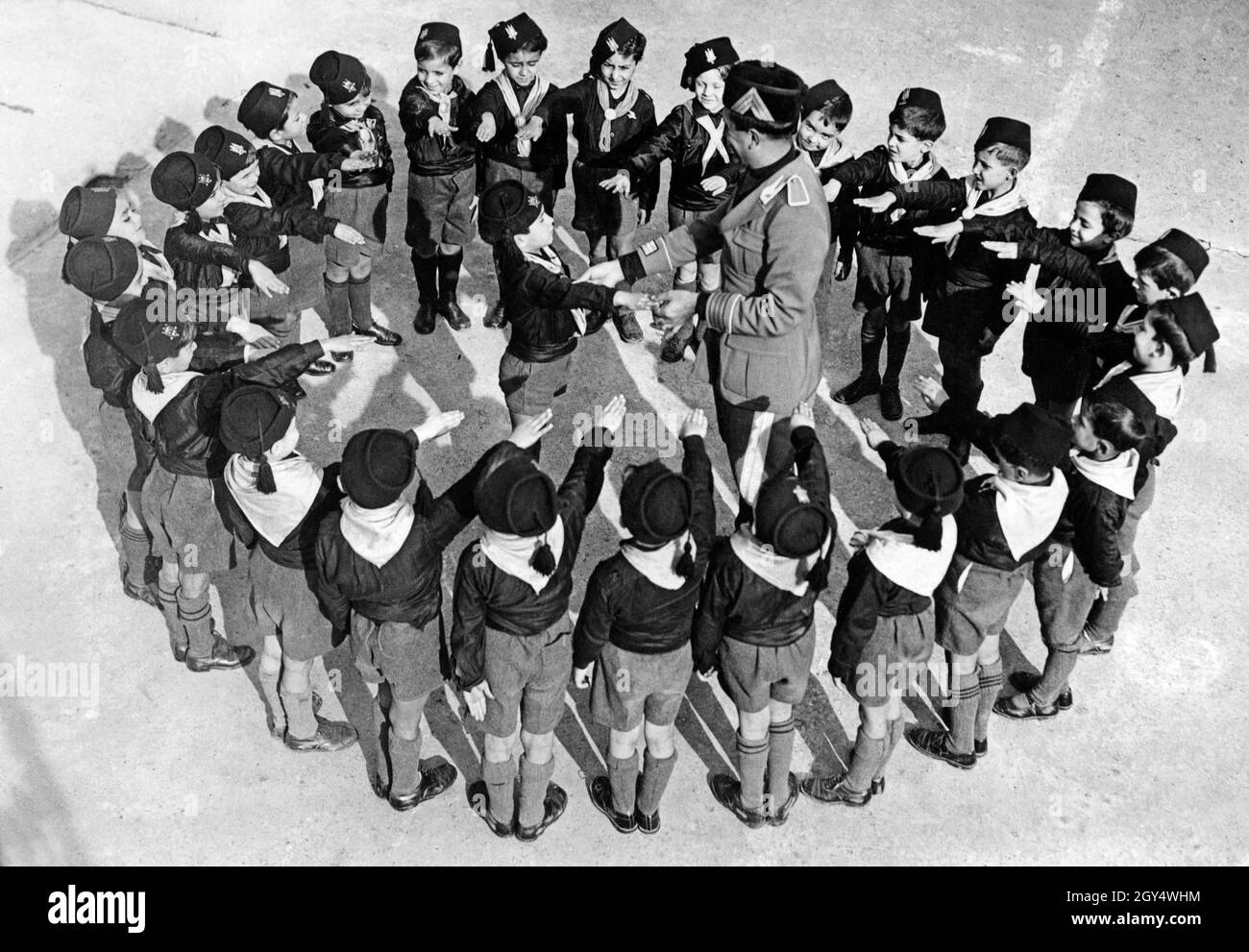 "Nell'organizzazione giovanile fascista italiana Opera Nazionale ...