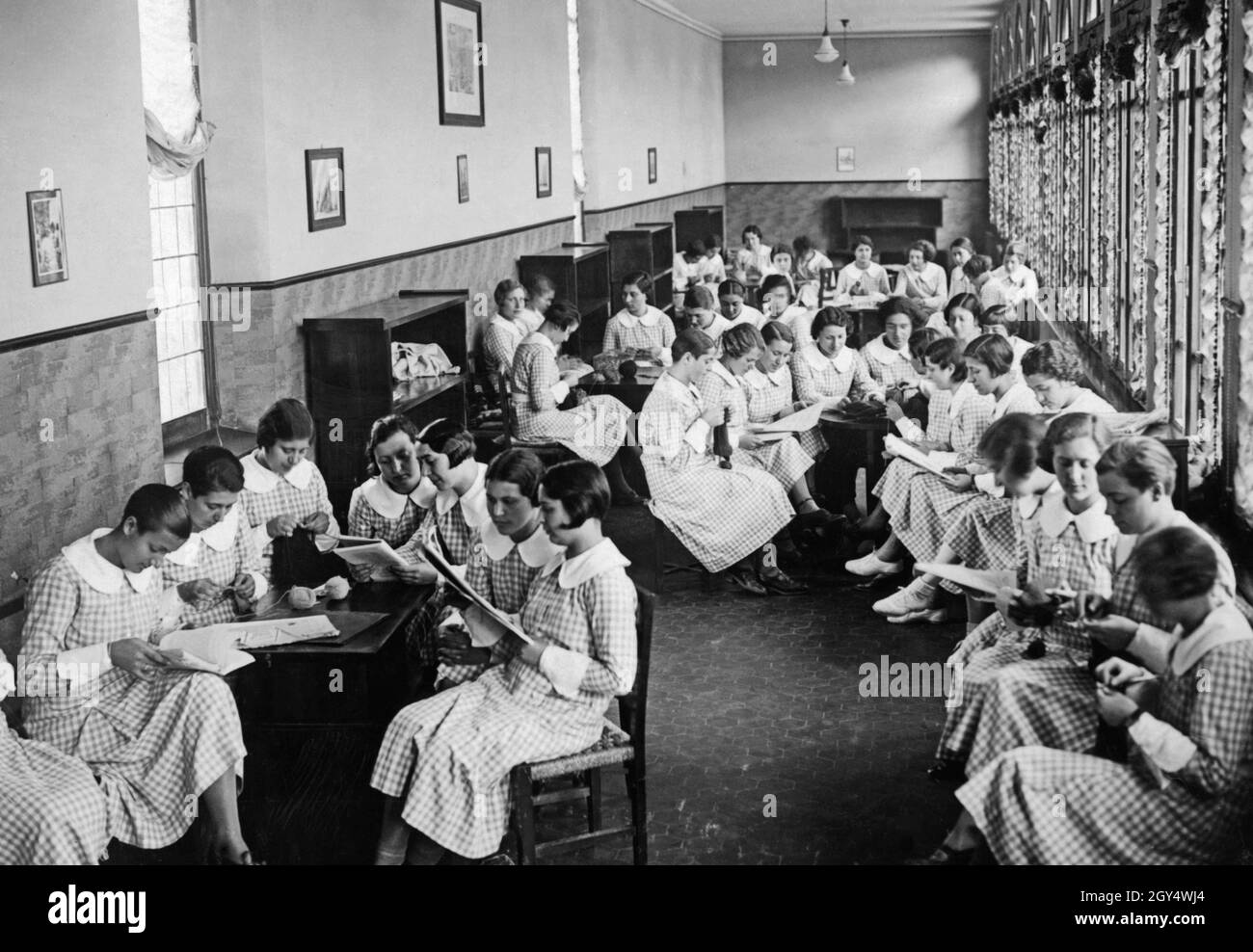 Girls balilla immagini e fotografie stock ad alta risoluzione - Alamy