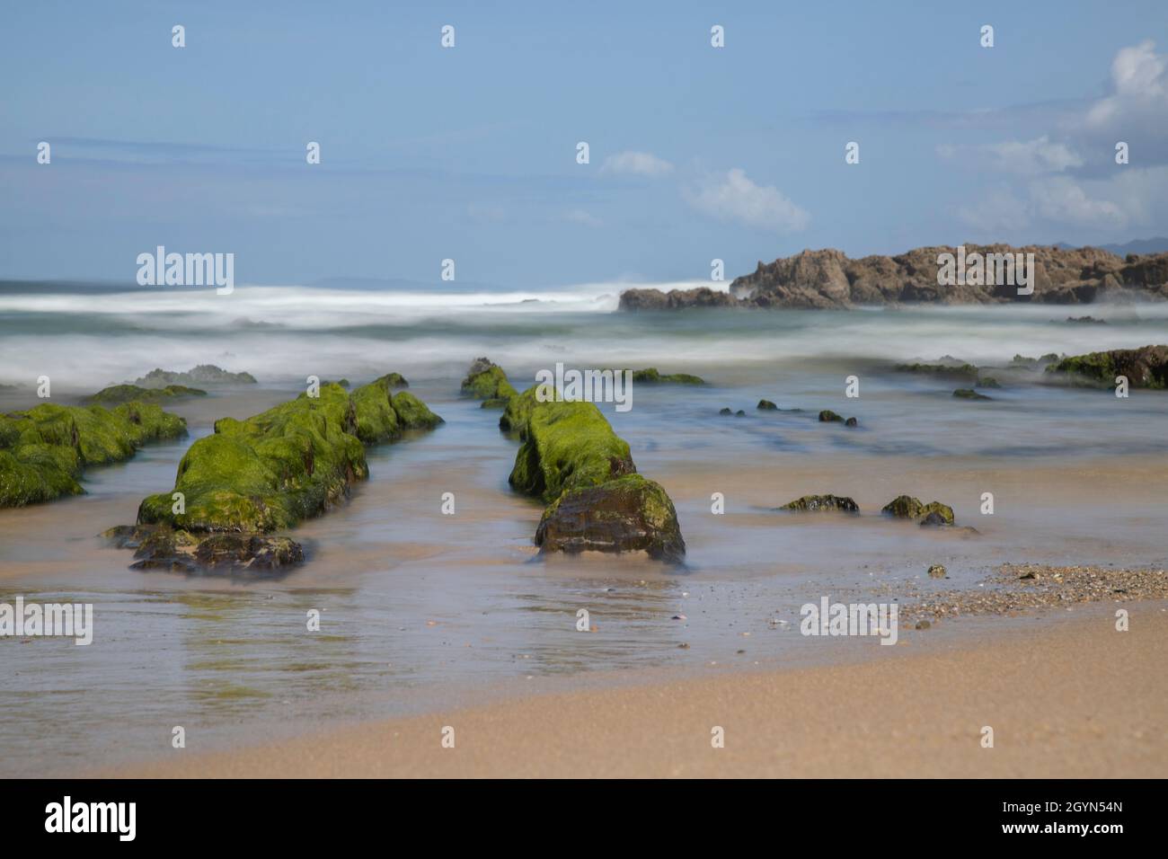 Come Furnas spiaggia lunga esposizione immagine che mostra le rocce ...