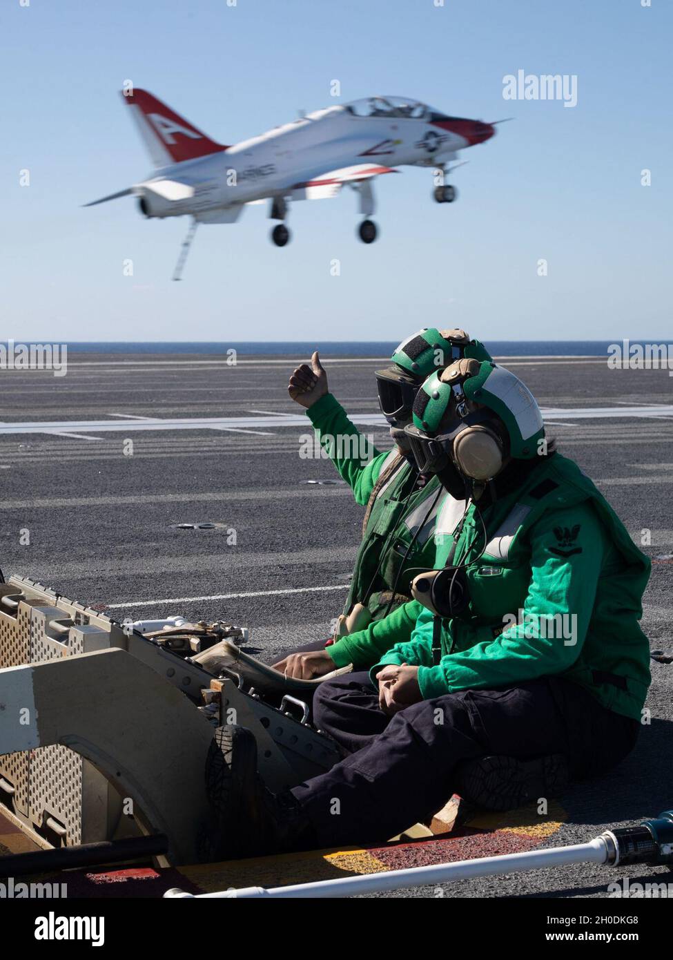 Aviation Boatswain's Mate (Equipment) 3rd Class Lakena un, da Lowell ...