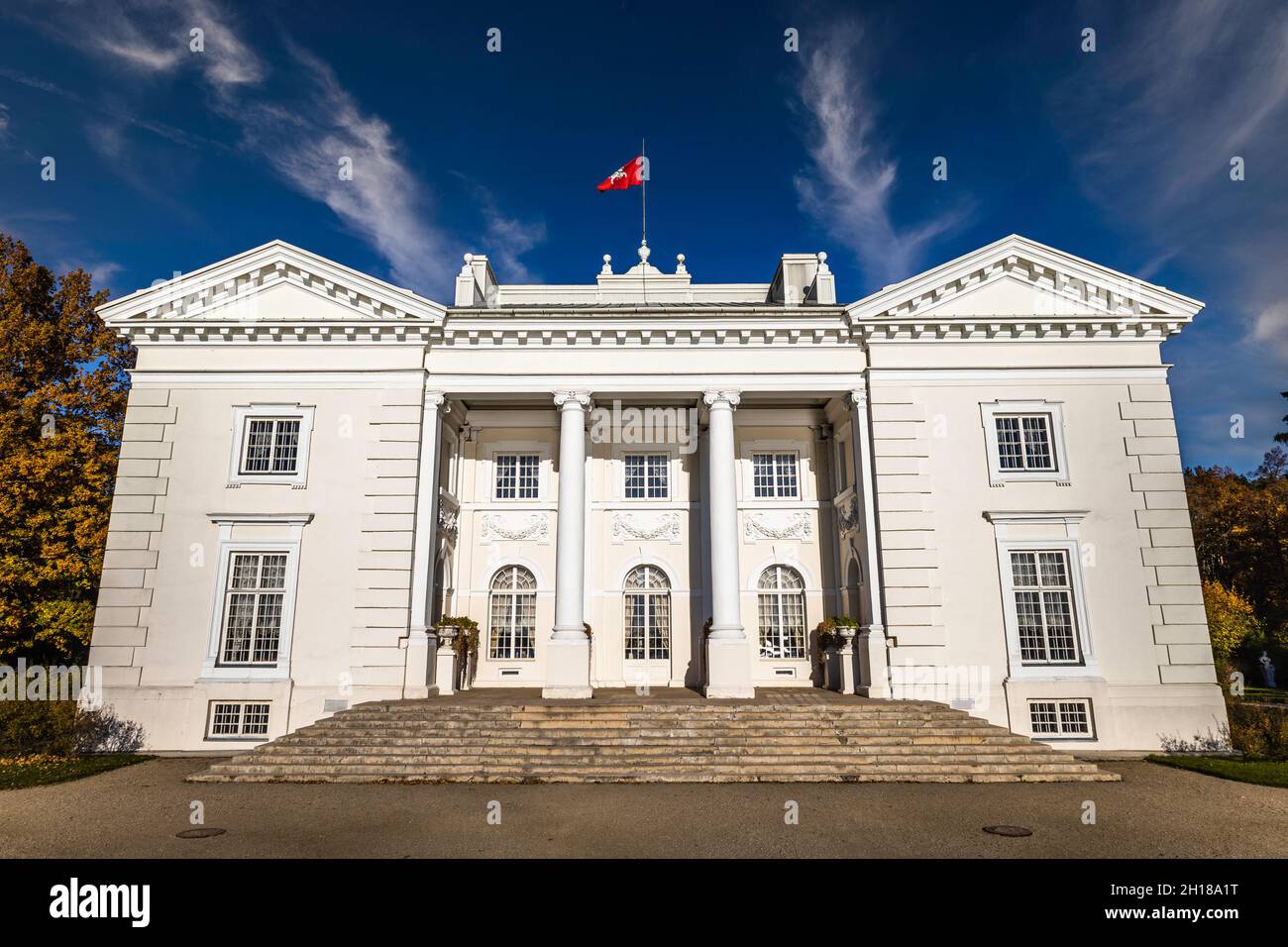 complesso residenziale di maniero e parco con interni di stile ...