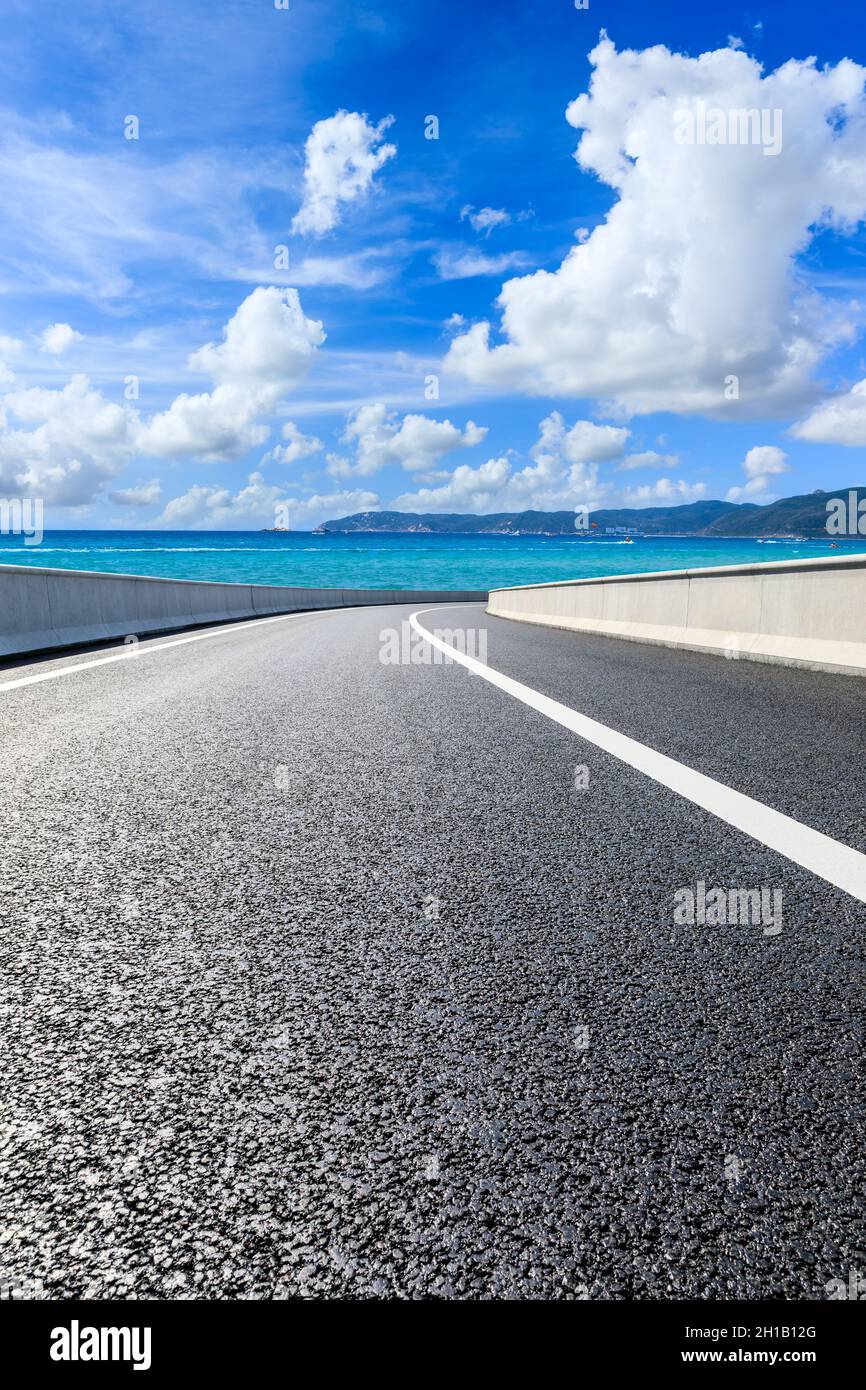 Ampia strada blu immagini e fotografie stock ad alta risoluzione - Alamy