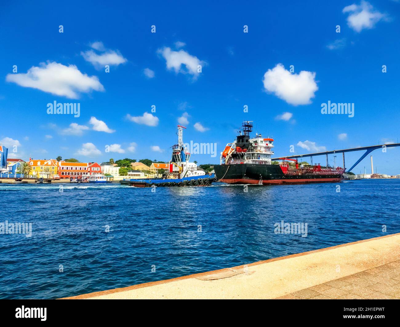 Ponte della Regina Giuliana su Curacao. L'isola di Curacao è un ...