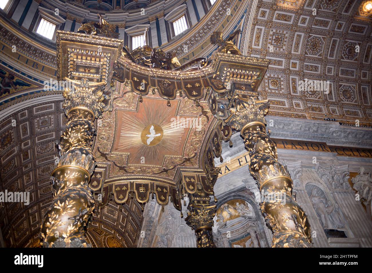 Berninis baldacchino immagini e fotografie stock ad alta risoluzione ...