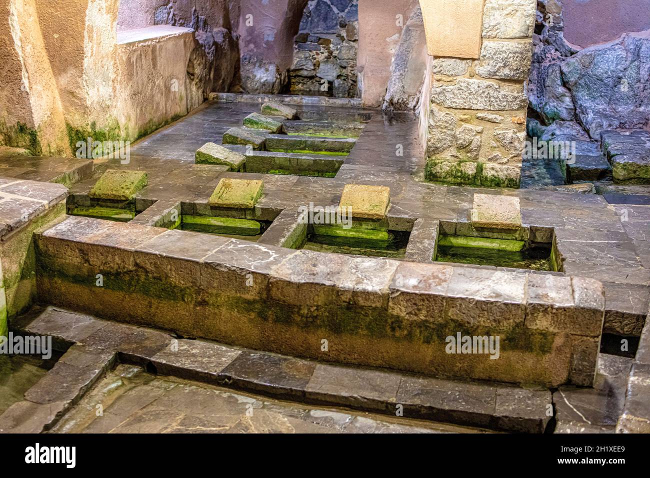 Lavatoio medievale antico immagini e fotografie stock ad alta ...