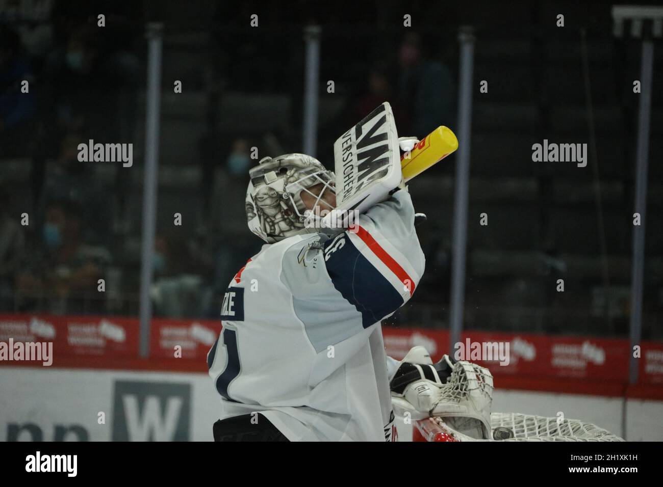 Schluck aus der pulle immagini e fotografie stock ad alta risoluzione ...