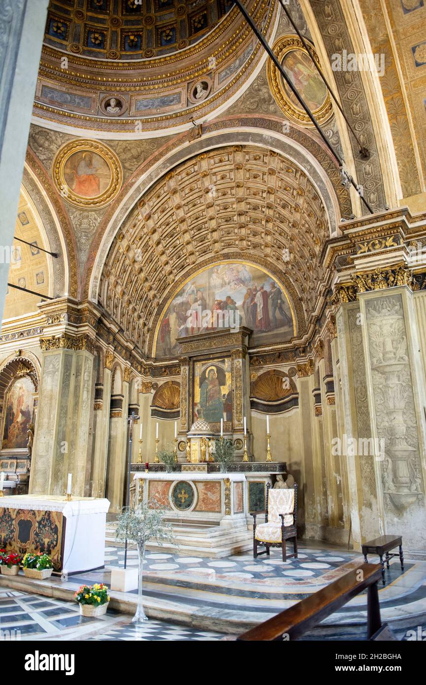 Milano. Italia. La falsa abside di Santa Maria presso San Satiro, di ...