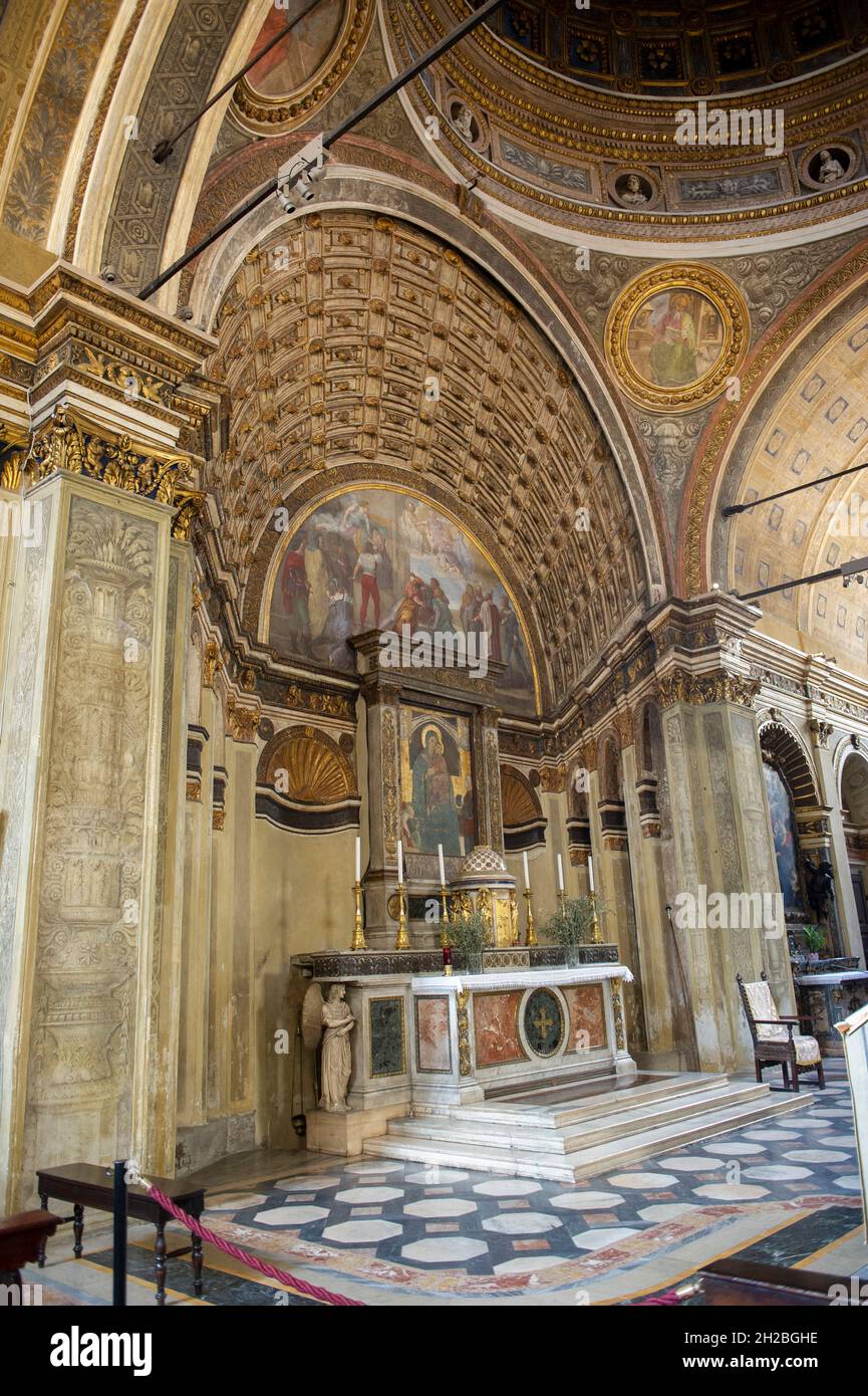 Milano. Italia. La falsa abside di Santa Maria presso San Satiro, di ...