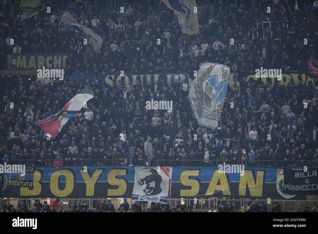 Inter curva immagini e fotografie stock ad alta risoluzione - Alamy