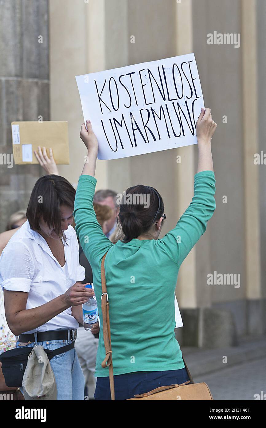 Abbracci affettuosi immagini e fotografie stock ad alta risoluzione - Alamy