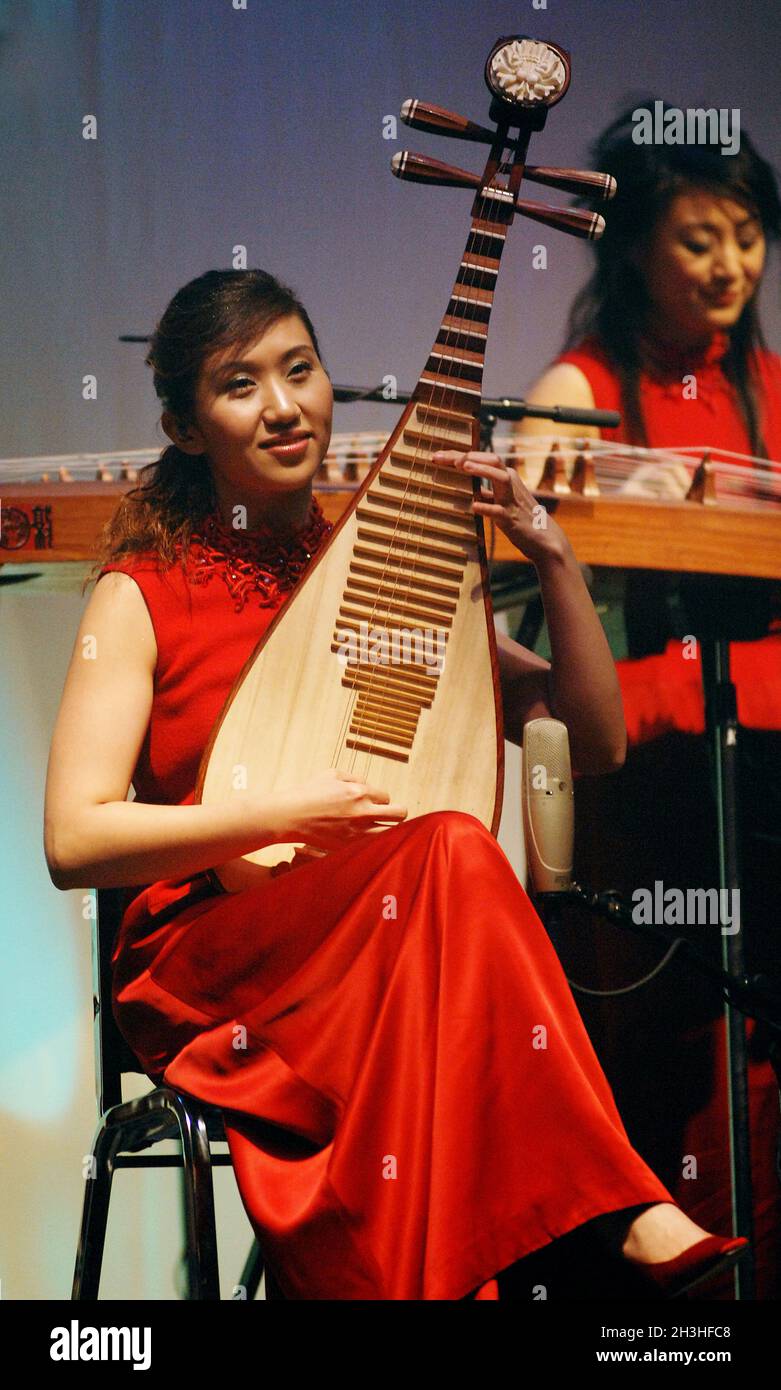 Strumenti musicali antichi cetra immagini e fotografie stock ad alta ...