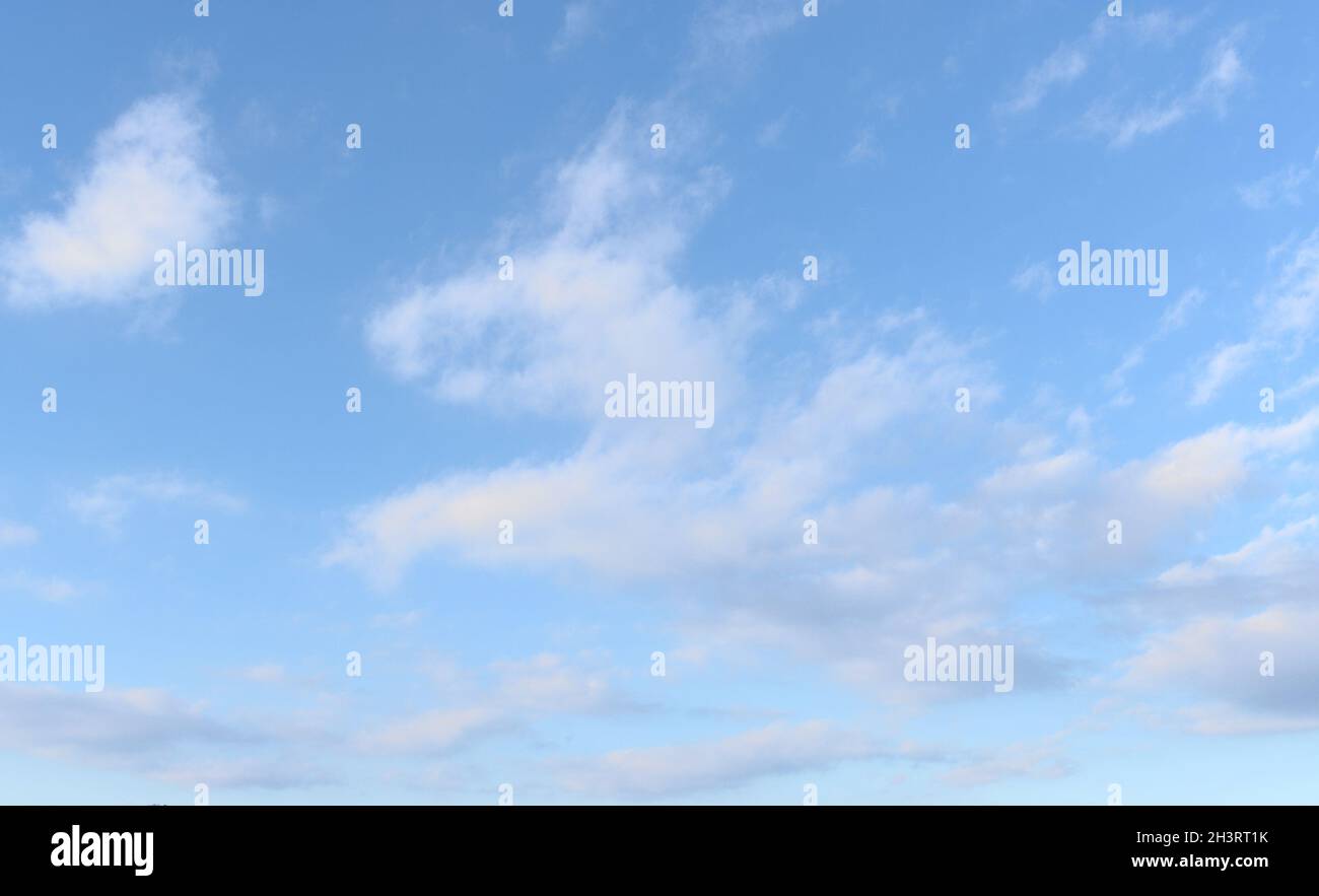 Nuvola simile a un drago immagini e fotografie stock ad alta ...