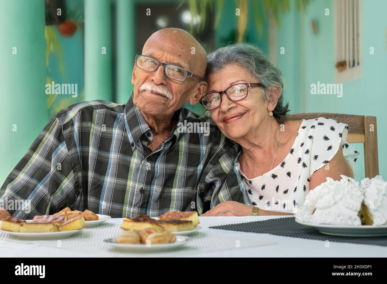 Adulti anziani immagini e fotografie stock ad alta risoluzione - Alamy