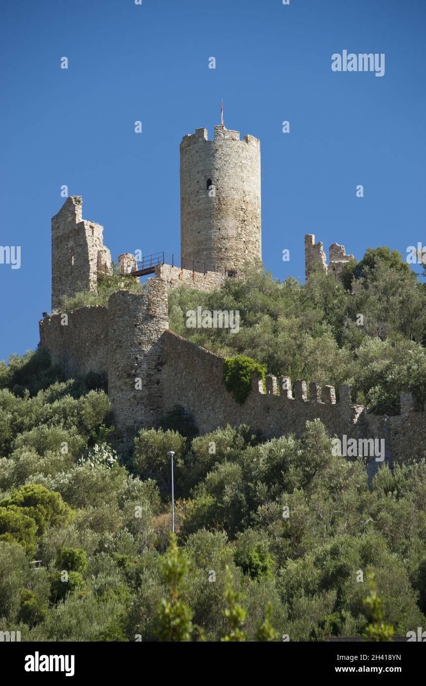 Castello di noli immagini e fotografie stock ad alta risoluzione - Alamy