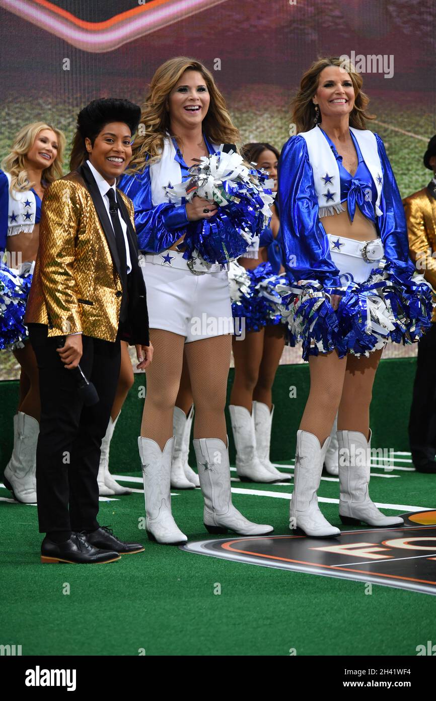 Dallas cowboys cheerleaders immagini e fotografie stock ad alta ...