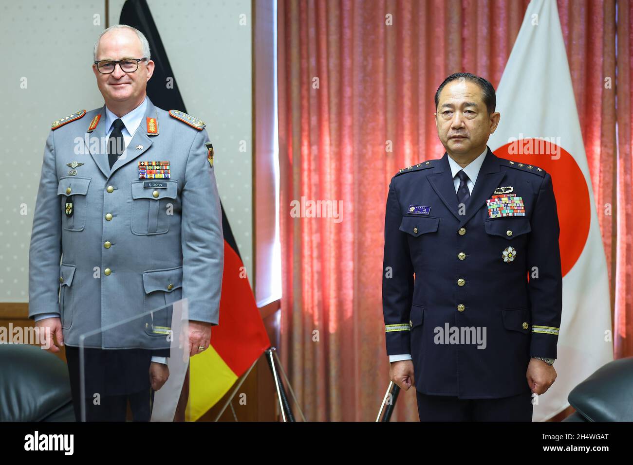 Il 5 novembre 2021 a Tokyo, in Giappone, si incontrano il generale Koji Yamazaki, Capo di Stato ...