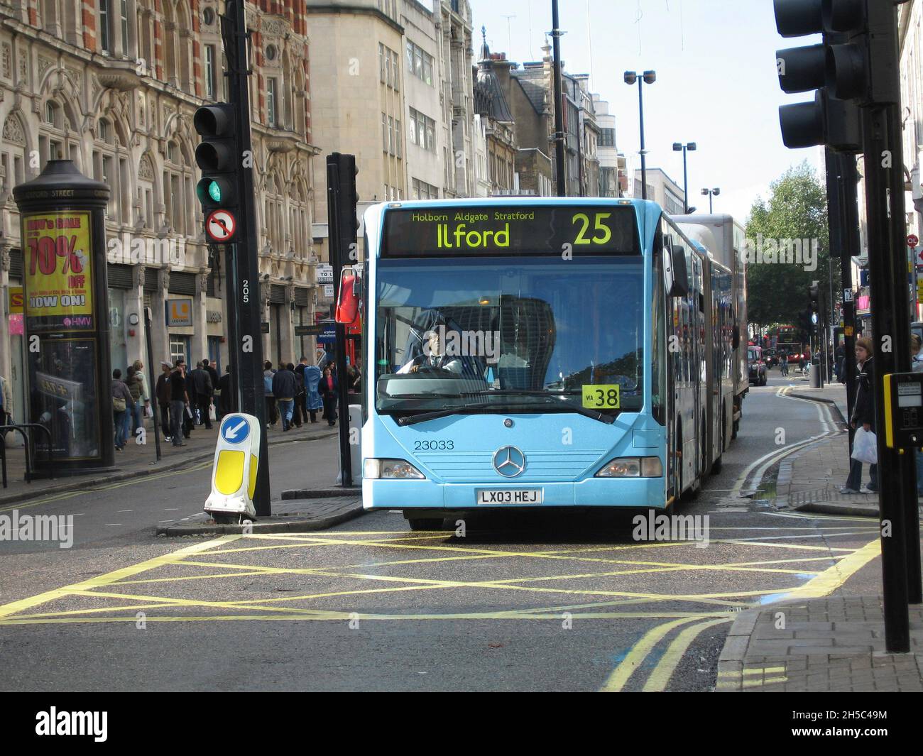 Bendy bus bendybus immagini e fotografie stock ad alta risoluzione - Alamy