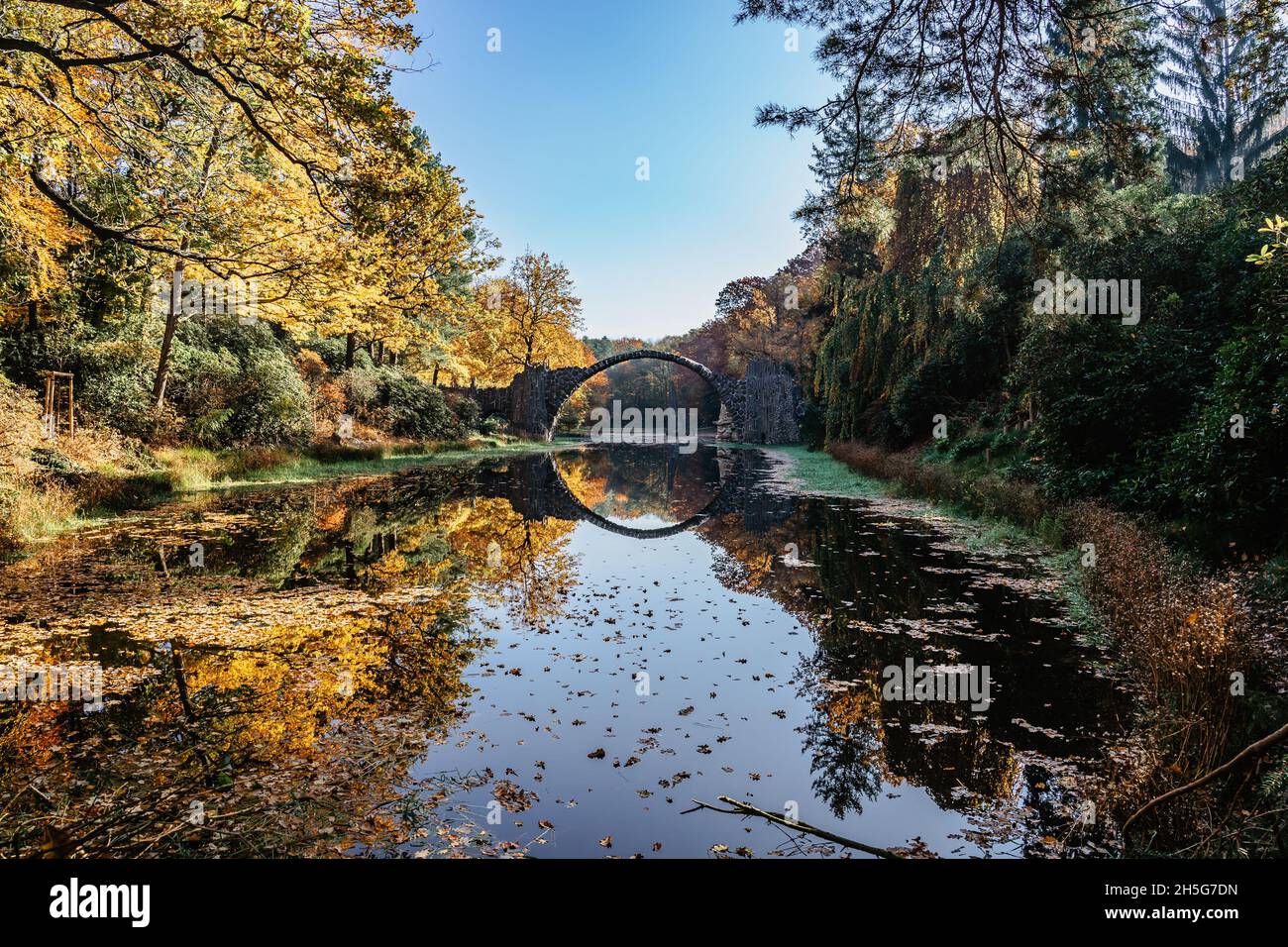 Rakotzbrucke bridge immagini e fotografie stock ad alta risoluzione - Alamy