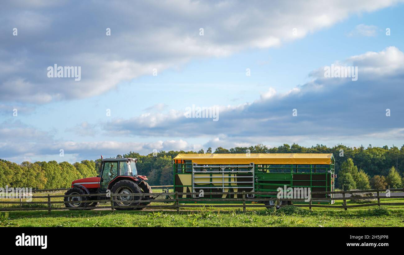 Rimorchio del trattore agricolo immagini e fotografie stock ad alta ...