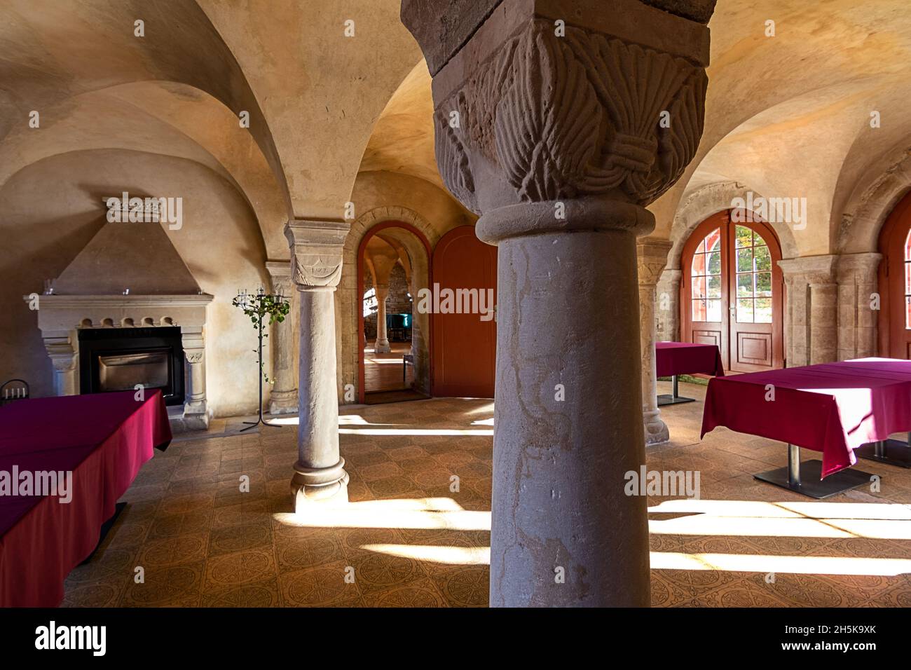 Refettorio del monastero medievale immagini e fotografie stock ad alta ...