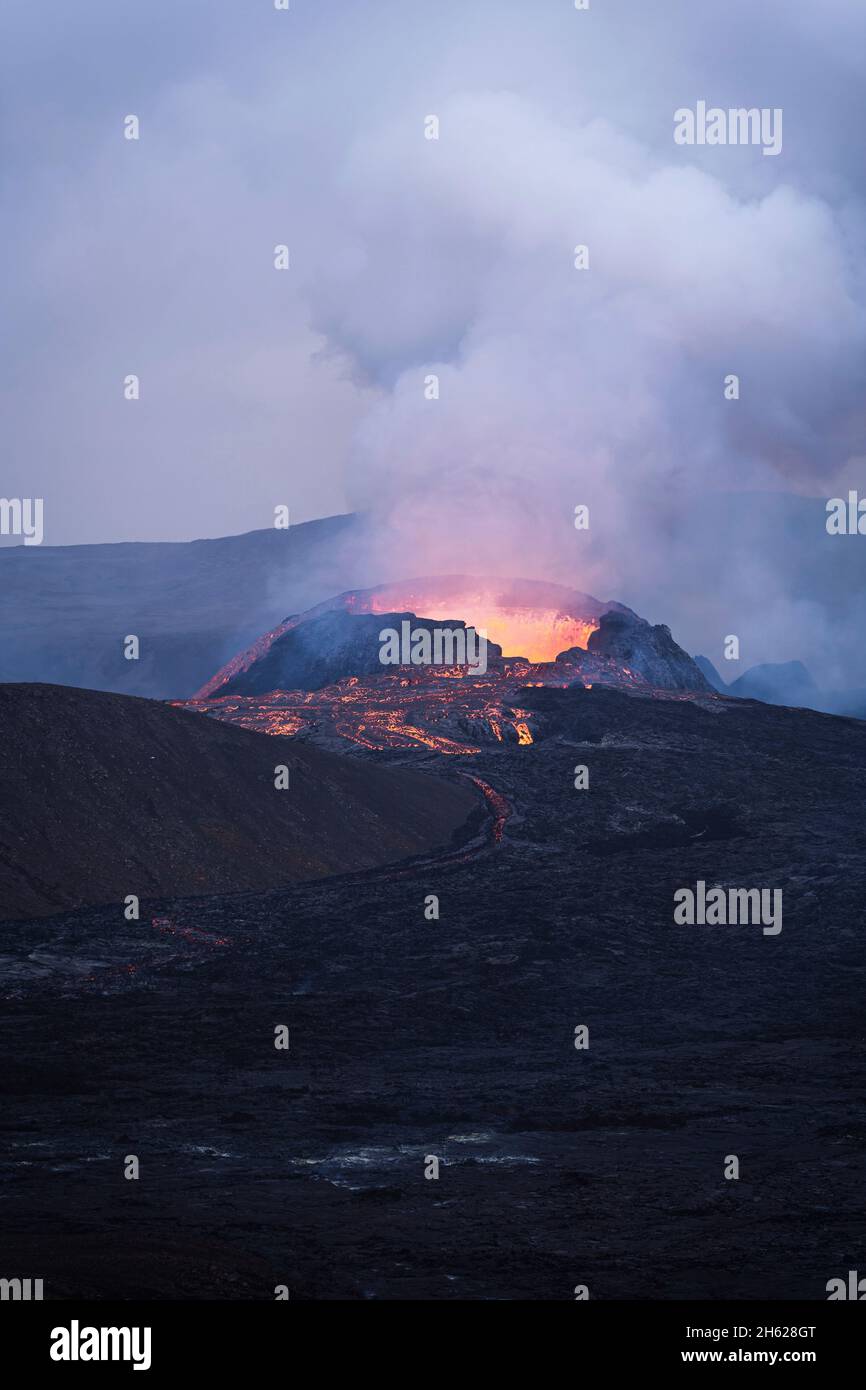 Vulcano fagradalsfjall in islanda immagini e fotografie stock ad alta ...