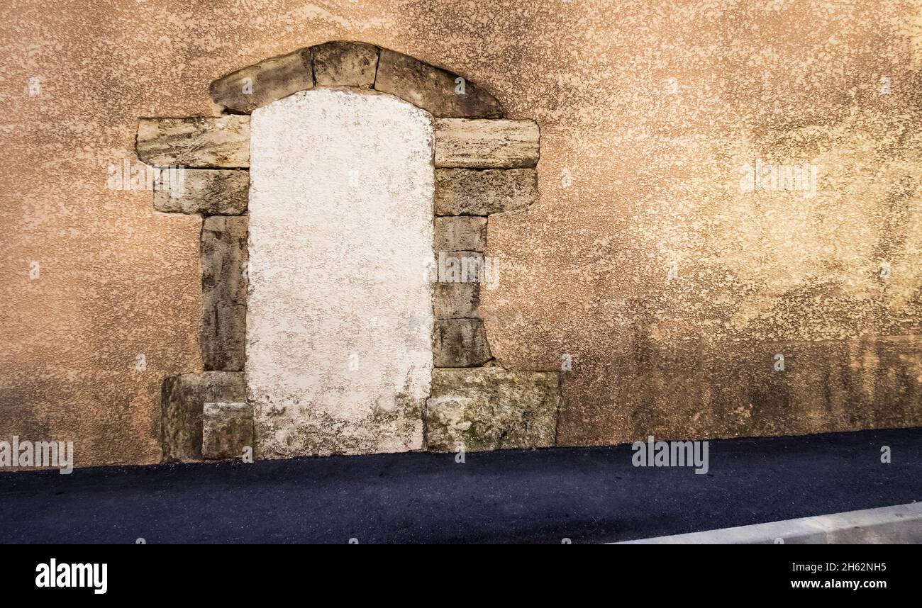 Porta simbolica immagini e fotografie stock ad alta risoluzione - Alamy